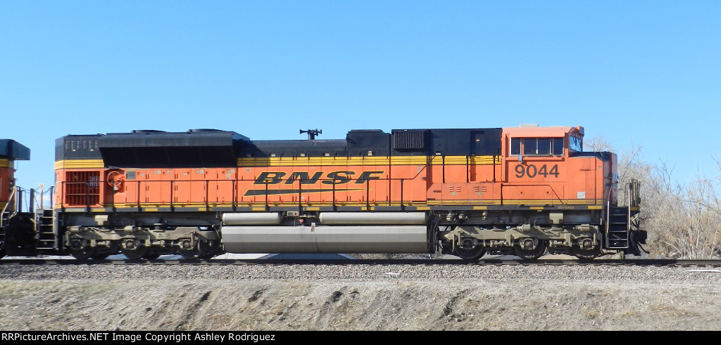 BNSF 9044